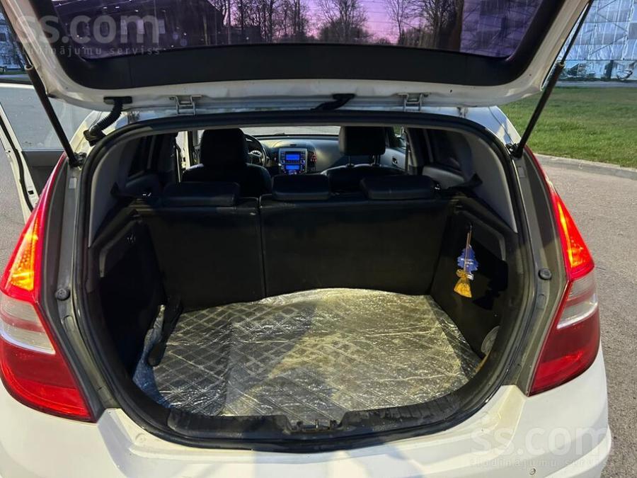 Balts Hyundai i30 2008 Rīga, ar dzinēja tilpumu 1.60 L un nobraukumu 421 tūkst. km par 1300 €, foto 12 vietnē AUTOMOTO.COM.LV