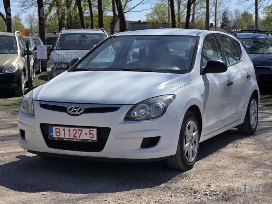 Balts Hyundai i30 2009 Liepāja, ar dzinēja tilpumu 1.40 L un nobraukumu 178 tūkst. km par 2990 €, foto 1 vietnē AUTOMOTO.COM.LV