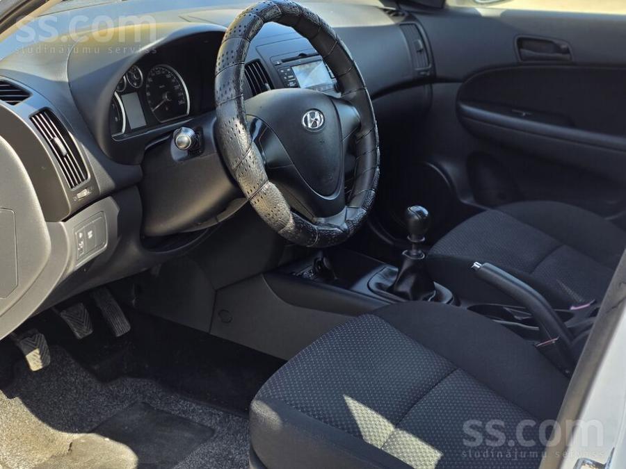 Balts Hyundai i30 2009 Liepāja, ar dzinēja tilpumu 1.40 L un nobraukumu 178 tūkst. km par 2990 €, foto 10 vietnē AUTOMOTO.COM.LV