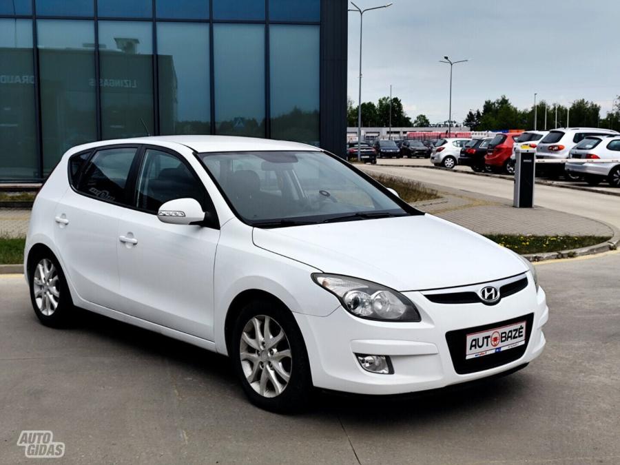 Balts Hyundai i30 2009 Šauļi, ar dzinēja tilpumu 1.60 L un nobraukumu 172 tūkst. km par 1950 €, foto 1 vietnē AUTOMOTO.COM.LV