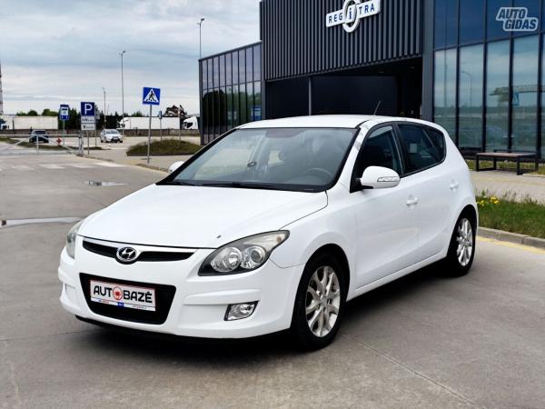 Белый Хендай i30 2009 в Шяуляй, объемом двигателя 1.60 л и пробегом 172 тыс. км за 1950 €, фото 2 на AUTOMOTO.COM.LV