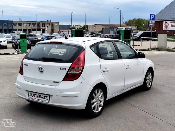 Белый Хендай i30 2009 в Шяуляй, объемом двигателя 1.60 л и пробегом 172 тыс. км за 1950 €, фото 4 на AUTOMOTO.COM.LV