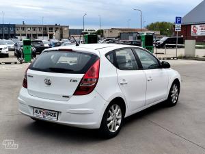 Balts Hyundai i30 2009 Šauļi, ar dzinēja tilpumu 1.60 L un nobraukumu 172 tūkst. km par 1950 €, foto 5 vietnē AUTOMOTO.COM.LV