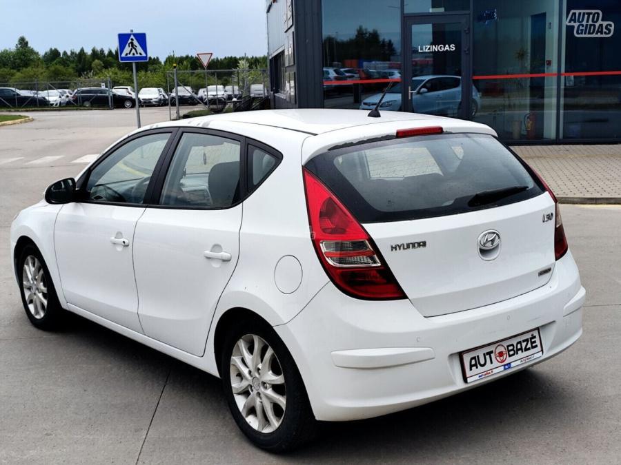 Balts Hyundai i30 2009 Šauļi, ar dzinēja tilpumu 1.60 L un nobraukumu 172 tūkst. km par 1950 €, foto 6 vietnē AUTOMOTO.COM.LV