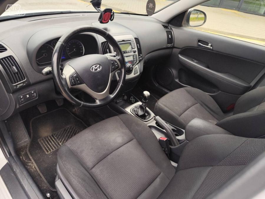 Balts Hyundai i30 2009 Šauļi, ar dzinēja tilpumu 1.60 L un nobraukumu 172 tūkst. km par 1950 €, foto 14 vietnē AUTOMOTO.COM.LV