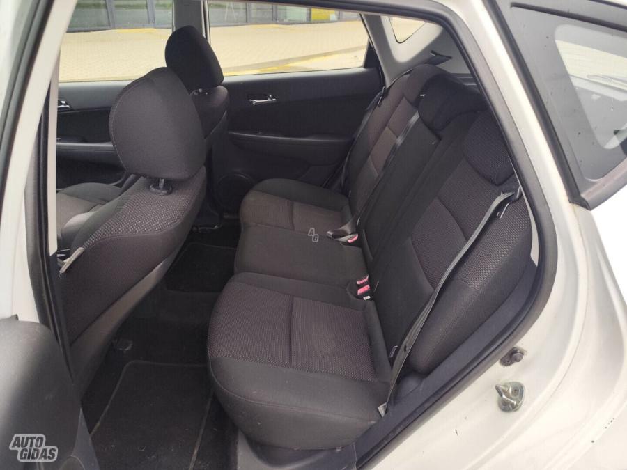 Balts Hyundai i30 2009 Šauļi, ar dzinēja tilpumu 1.60 L un nobraukumu 172 tūkst. km par 1950 €, foto 17 vietnē AUTOMOTO.COM.LV