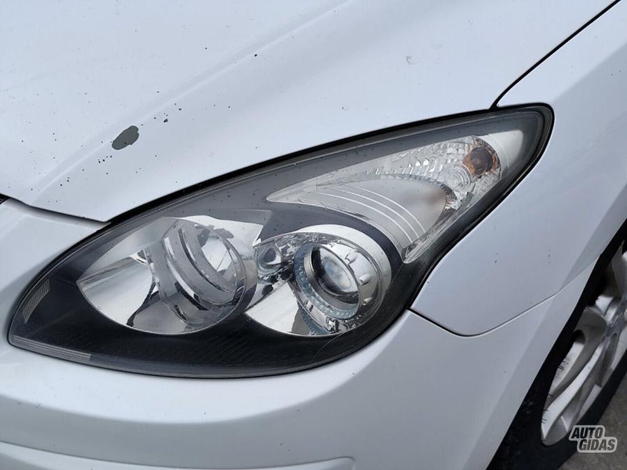 Balts Hyundai i30 2009 Šauļi, ar dzinēja tilpumu 1.60 L un nobraukumu 172 tūkst. km par 1950 €, foto 19 vietnē AUTOMOTO.COM.LV
