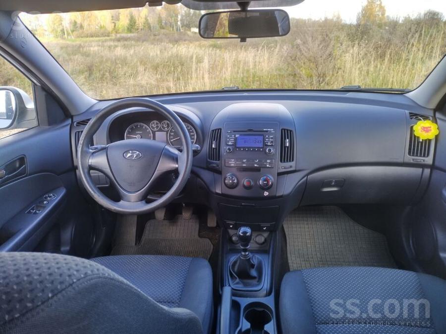 White Hyundai i30 2009 in Riga, with an engine capacity of 1.40 L and mileage of 169 thousand km for 2600 €, photo 7 on AUTOMOTO.COM.LV