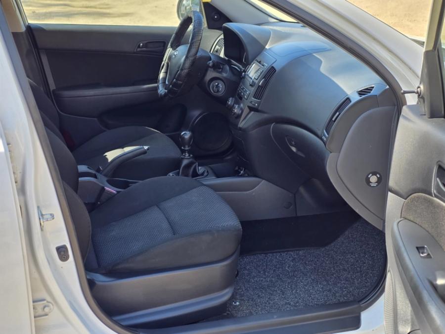 Balts Hyundai i30 2009 Rīga, ar dzinēja tilpumu 1.40 L un nobraukumu 178 tūkst. km par 2990 €, foto 6 vietnē AUTOMOTO.COM.LV