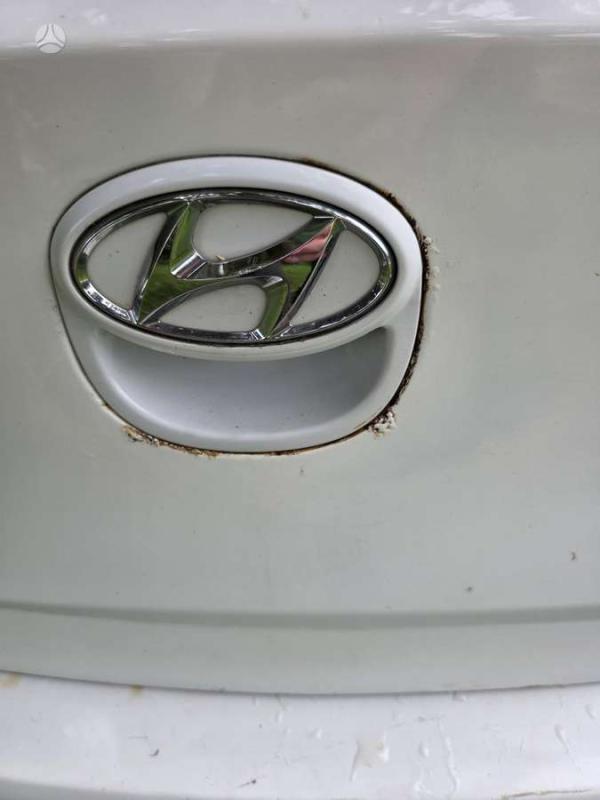 White Hyundai i30 2009 in Elektrenai, with an engine capacity of 1.58 L and mileage of 373 thousand km for 1550 €, photo 6 on AUTOMOTO.COM.LV