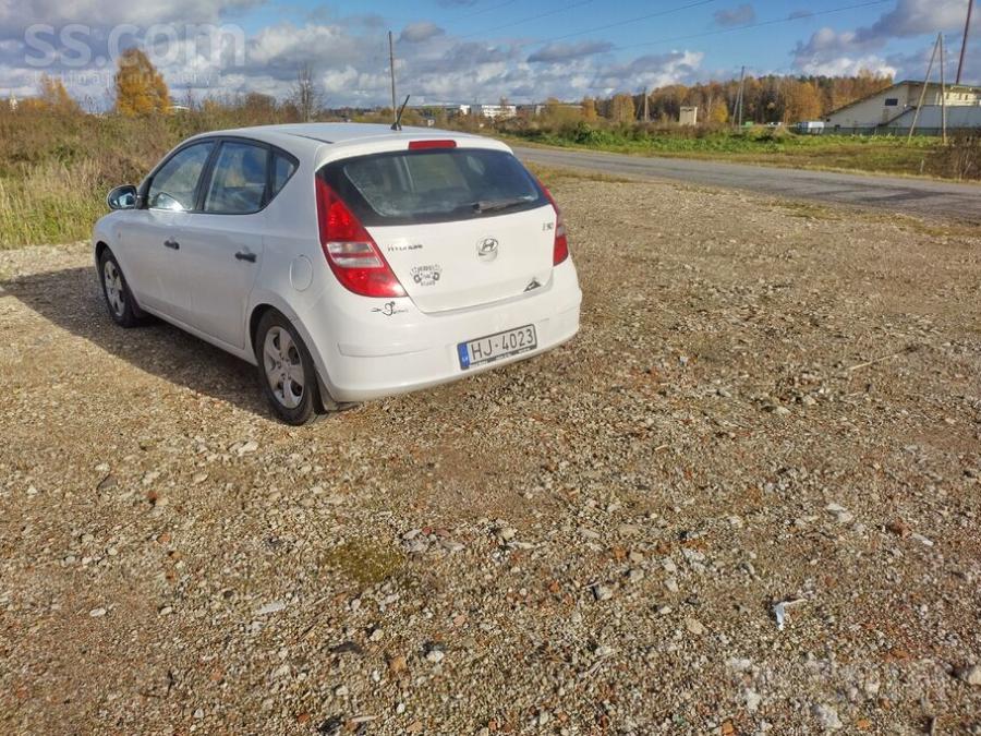 Balts Hyundai i30 2009 Rīga, ar dzinēja tilpumu 1.40 L un nobraukumu 170 tūkst. km par 3300 €, foto 3 vietnē AUTOMOTO.COM.LV