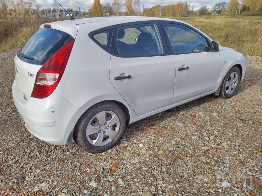 Balts Hyundai i30 2009 Rīga, ar dzinēja tilpumu 1.40 L un nobraukumu 170 tūkst. km par 3300 €, foto 4 vietnē AUTOMOTO.COM.LV