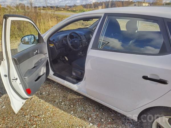 Balts Hyundai i30 2009 Rīga, ar dzinēja tilpumu 1.40 L un nobraukumu 170 tūkst. km par 3300 €, foto 5 vietnē AUTOMOTO.COM.LV