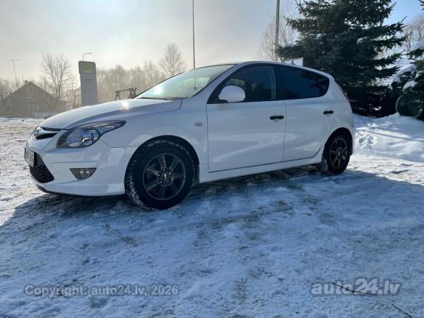 White Hyundai i30 2010 in Tallinn, with an engine capacity of 1.60 L and mileage of 141 thousand km for 3650 €, photo 1 on AUTOMOTO.COM.LV