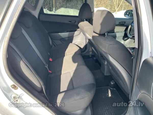White Hyundai i30 2010 in Tallinn, with an engine capacity of 1.60 L and mileage of 141 thousand km for 3650 €, photo 11 on AUTOMOTO.COM.LV