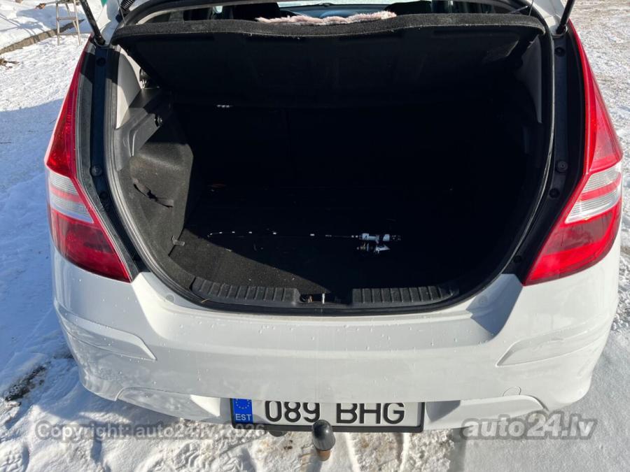 Balts Hyundai i30 2010 Tallina, ar dzinēja tilpumu 1.60 L un nobraukumu 141 tūkst. km par 3650 €, foto 13 vietnē AUTOMOTO.COM.LV