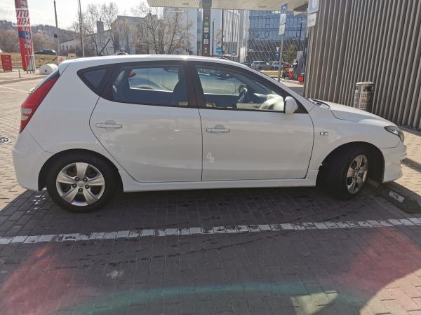 Balts Hyundai i30 2010 Viļņa, ar dzinēja tilpumu 1.40 L un nobraukumu 79 tūkst. km par 2000 €, foto 1 vietnē AUTOMOTO.COM.LV