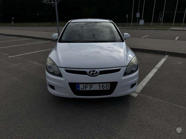 Balts Hyundai i30 2010 Viļņa, ar dzinēja tilpumu 1.40 L un nobraukumu 186 tūkst. km par 2650 €, foto 1 vietnē AUTOMOTO.COM.LV