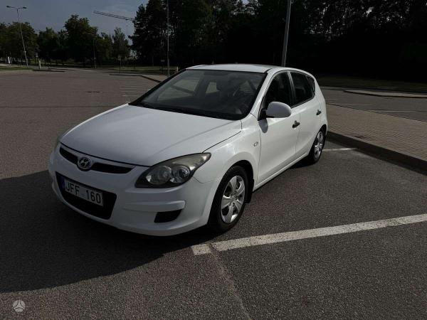 Balts Hyundai i30 2010 Viļņa, ar dzinēja tilpumu 1.40 L un nobraukumu 186 tūkst. km par 2650 €, foto 2 vietnē AUTOMOTO.COM.LV