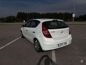 White Hyundai i30 2010 in Vilnius, with an engine capacity of 1.40 L and mileage of 186 thousand km for 2650 €, photo 5 on AUTOMOTO.COM.LV