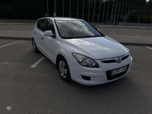 White Hyundai i30 2010 in Vilnius, with an engine capacity of 1.40 L and mileage of 186 thousand km for 2650 €, photo 6 on AUTOMOTO.COM.LV