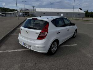 White Hyundai i30 2010 in Vilnius, with an engine capacity of 1.40 L and mileage of 186 thousand km for 2650 €, photo 8 on AUTOMOTO.COM.LV