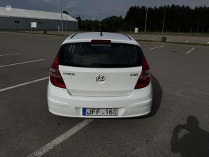 White Hyundai i30 2010 in Vilnius, with an engine capacity of 1.40 L and mileage of 186 thousand km for 2650 €, photo 9 on AUTOMOTO.COM.LV