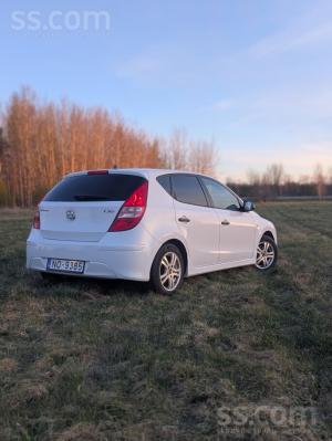 Balts Hyundai i30 2011 Ogre, ar dzinēja tilpumu 1.40 L un nobraukumu 123 tūkst. km par 3200 €, foto 3 vietnē AUTOMOTO.COM.LV