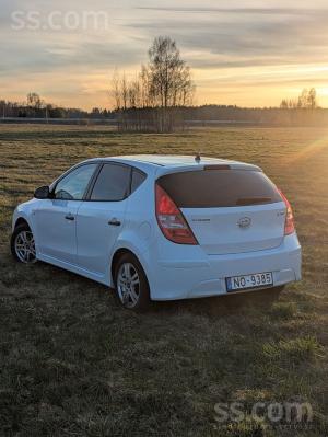 Balts Hyundai i30 2011 Ogre, ar dzinēja tilpumu 1.40 L un nobraukumu 123 tūkst. km par 3200 €, foto 5 vietnē AUTOMOTO.COM.LV