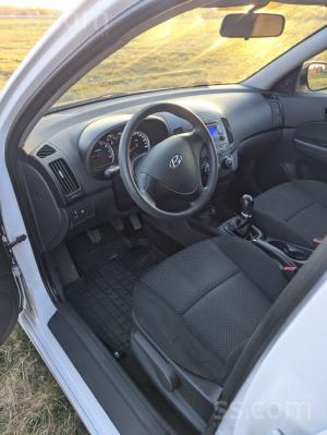 Balts Hyundai i30 2011 Ogre, ar dzinēja tilpumu 1.40 L un nobraukumu 123 tūkst. km par 3200 €, foto 6 vietnē AUTOMOTO.COM.LV