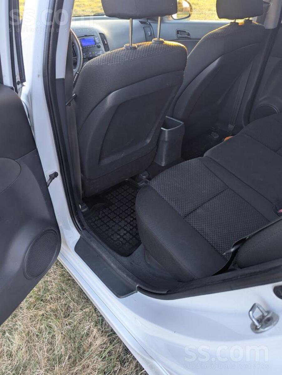 Balts Hyundai i30 2011 Ogre, ar dzinēja tilpumu 1.40 L un nobraukumu 123 tūkst. km par 3200 €, foto 7 vietnē AUTOMOTO.COM.LV