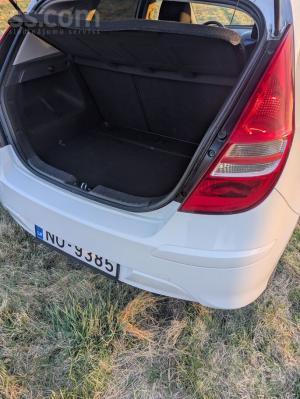 Balts Hyundai i30 2011 Ogre, ar dzinēja tilpumu 1.40 L un nobraukumu 123 tūkst. km par 3200 €, foto 8 vietnē AUTOMOTO.COM.LV