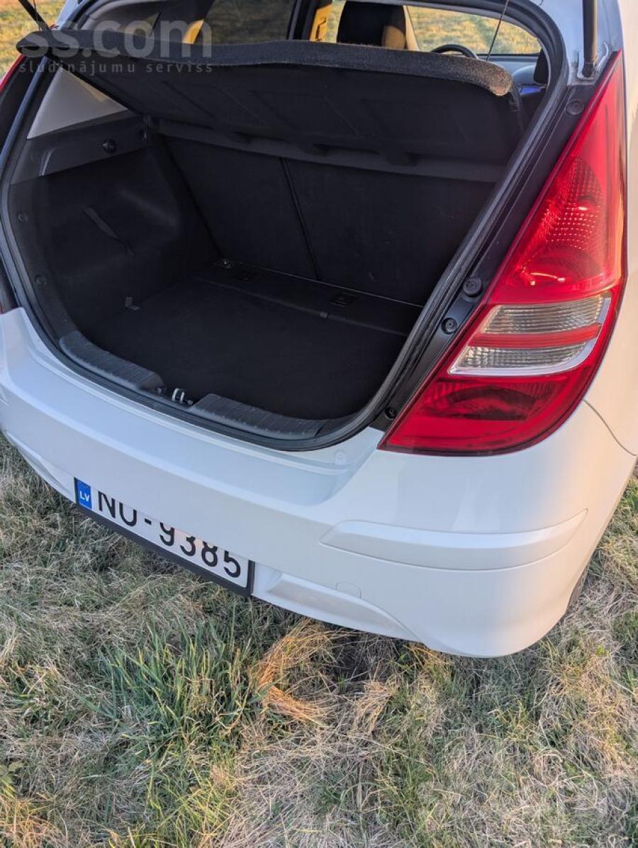 Balts Hyundai i30 2011 Ogre, ar dzinēja tilpumu 1.40 L un nobraukumu 123 tūkst. km par 3200 €, foto 8 vietnē AUTOMOTO.COM.LV