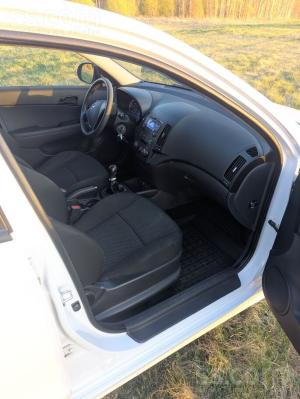 Balts Hyundai i30 2011 Ogre, ar dzinēja tilpumu 1.40 L un nobraukumu 123 tūkst. km par 3200 €, foto 9 vietnē AUTOMOTO.COM.LV