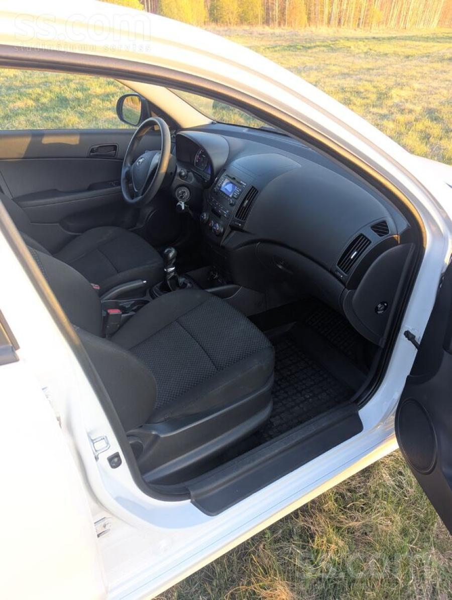 Balts Hyundai i30 2011 Ogre, ar dzinēja tilpumu 1.40 L un nobraukumu 123 tūkst. km par 3200 €, foto 9 vietnē AUTOMOTO.COM.LV