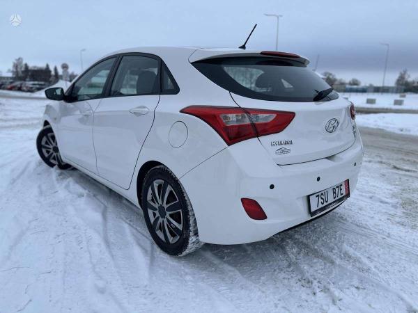 Balts Hyundai i30 2012 Marijampole, ar dzinēja tilpumu 1.59 L un nobraukumu 194 tūkst. km par 4399 €, foto 5 vietnē AUTOMOTO.COM.LV