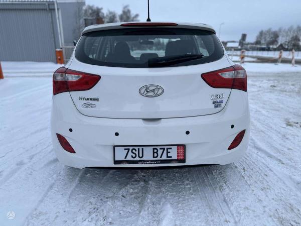 Balts Hyundai i30 2012 Marijampole, ar dzinēja tilpumu 1.59 L un nobraukumu 194 tūkst. km par 4399 €, foto 6 vietnē AUTOMOTO.COM.LV