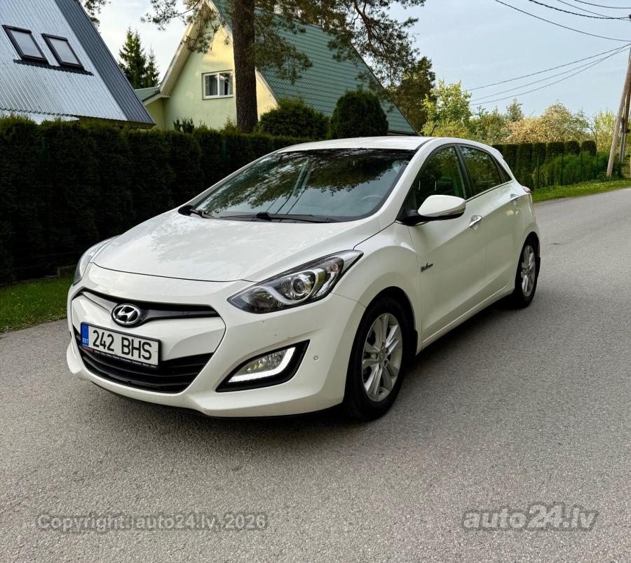 Balts Hyundai i30 2012 Tallina, ar dzinēja tilpumu 1.60 L un nobraukumu 239 tūkst. km par 3490 €, foto 1 vietnē AUTOMOTO.COM.LV