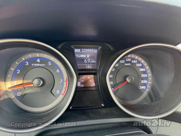 White Hyundai i30 2012 in Tallinn, with an engine capacity of 1.60 L and mileage of 239 thousand km for 3490 €, photo 10 on AUTOMOTO.COM.LV