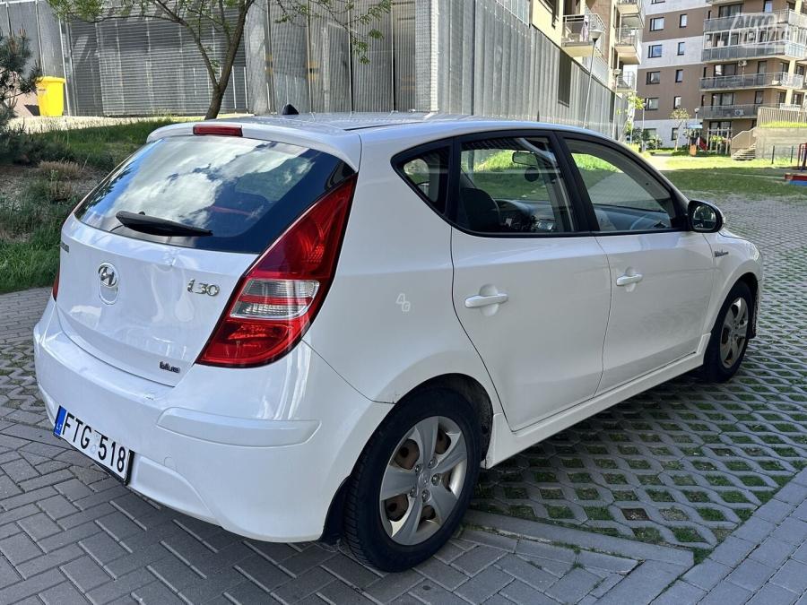 Белый Хендай i30 2012 в Вильнюс, объемом двигателя 1.60 л и пробегом 224 тыс. км за 2500 €, фото 4 на AUTOMOTO.COM.LV