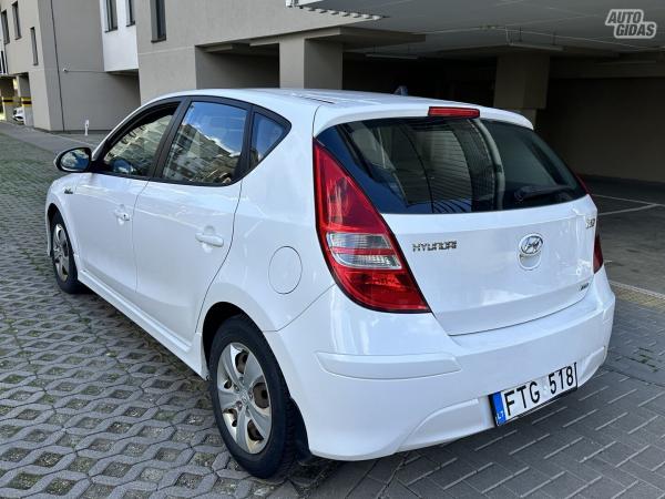 Белый Хендай i30 2012 в Вильнюс, объемом двигателя 1.60 л и пробегом 224 тыс. км за 2500 €, фото 4 на AUTOMOTO.COM.LV