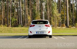 Balts Hyundai i30 2013 Rīga, ar dzinēja tilpumu 1.40 L un nobraukumu 274 tūkst. km par 3990 €, foto 8 vietnē AUTOMOTO.COM.LV