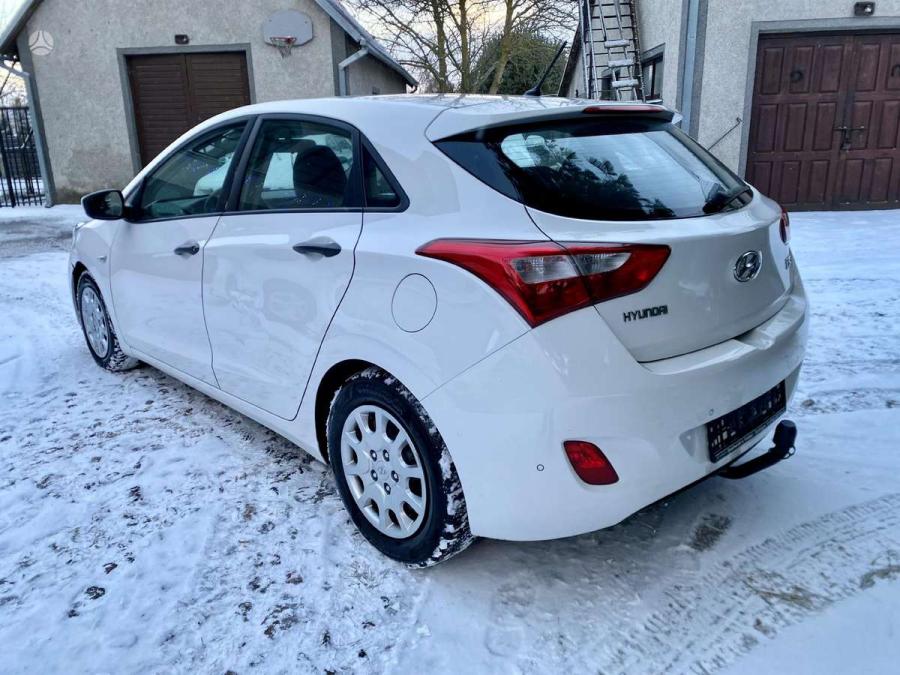 Balts Hyundai i30 2013 Šauļi, ar dzinēja tilpumu 1.40 L un nobraukumu 244 tūkst. km par 2999 €, foto 4 vietnē AUTOMOTO.COM.LV
