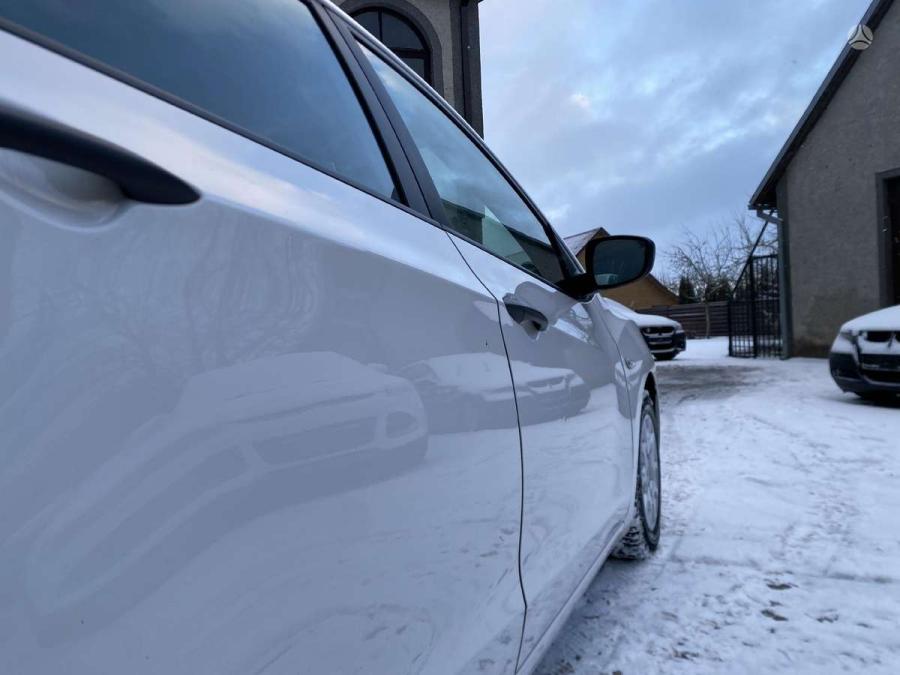 Balts Hyundai i30 2013 Šauļi, ar dzinēja tilpumu 1.40 L un nobraukumu 244 tūkst. km par 2999 €, foto 5 vietnē AUTOMOTO.COM.LV