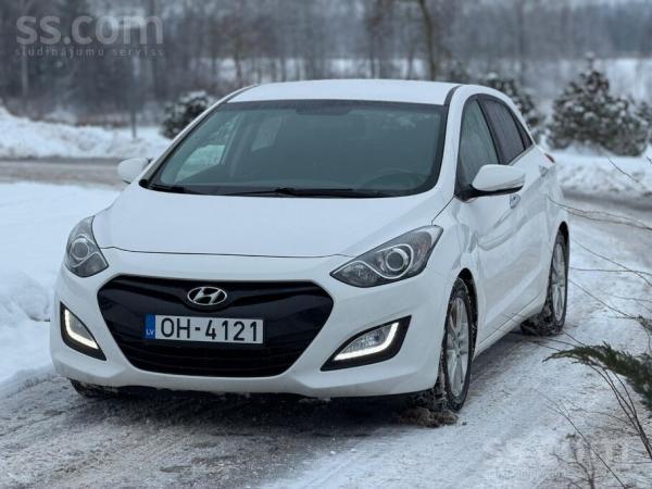 White Hyundai i30 2013 in Ogre, with an engine capacity of 1.60 L and mileage of 0 thousand km for 3900 €, photo 3 on AUTOMOTO.COM.LV