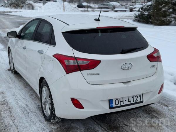 White Hyundai i30 2013 in Ogre, with an engine capacity of 1.60 L and mileage of 0 thousand km for 3900 €, photo 4 on AUTOMOTO.COM.LV
