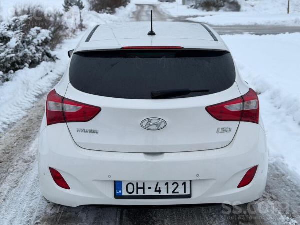 White Hyundai i30 2013 in Ogre, with an engine capacity of 1.60 L and mileage of 0 thousand km for 3900 €, photo 6 on AUTOMOTO.COM.LV
