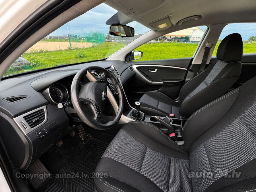 Белый Хендай i30 2013 в Таллин, объемом двигателя 1.40 л и пробегом 154 тыс. км за 5190 €, фото 4 на AUTOMOTO.COM.LV