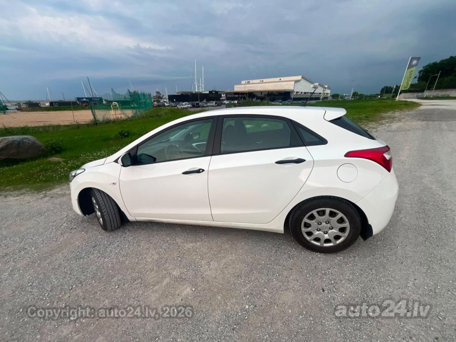 Белый Хендай i30 2013 в Таллин, объемом двигателя 1.40 л и пробегом 154 тыс. км за 5190 €, фото 6 на AUTOMOTO.COM.LV