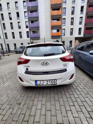 Balts Hyundai i30 2013 Rīga, ar dzinēja tilpumu 1.60 L un nobraukumu 306 tūkst. km par 3000 €, foto 3 vietnē AUTOMOTO.COM.LV